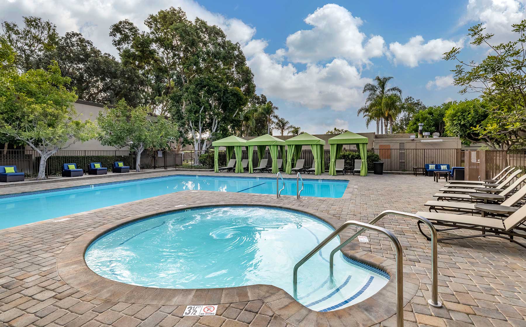 eaves Huntington Beach | AvalonBay Communities