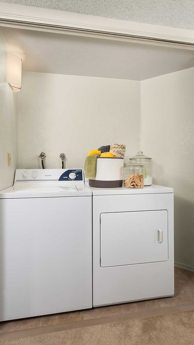 eaves Phillips Ranch | AvalonBay Communities