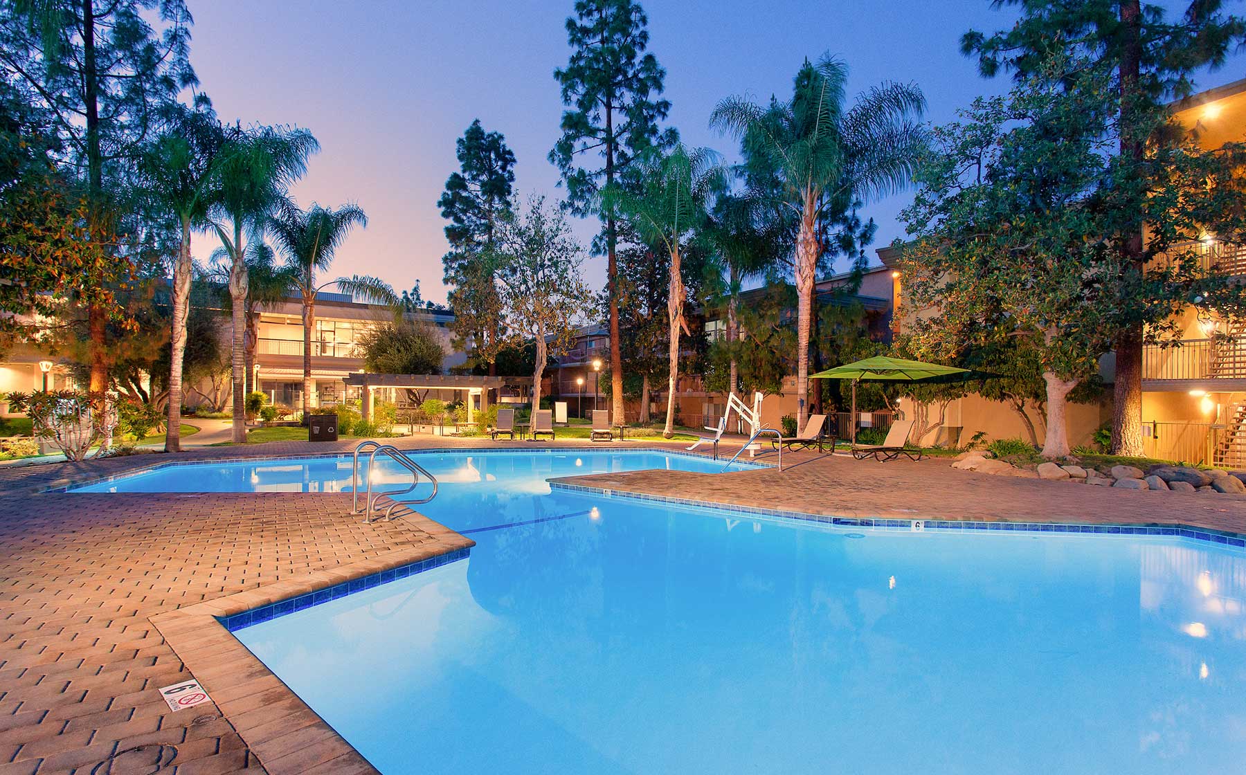 eaves Woodland Hills | AvalonBay Communities