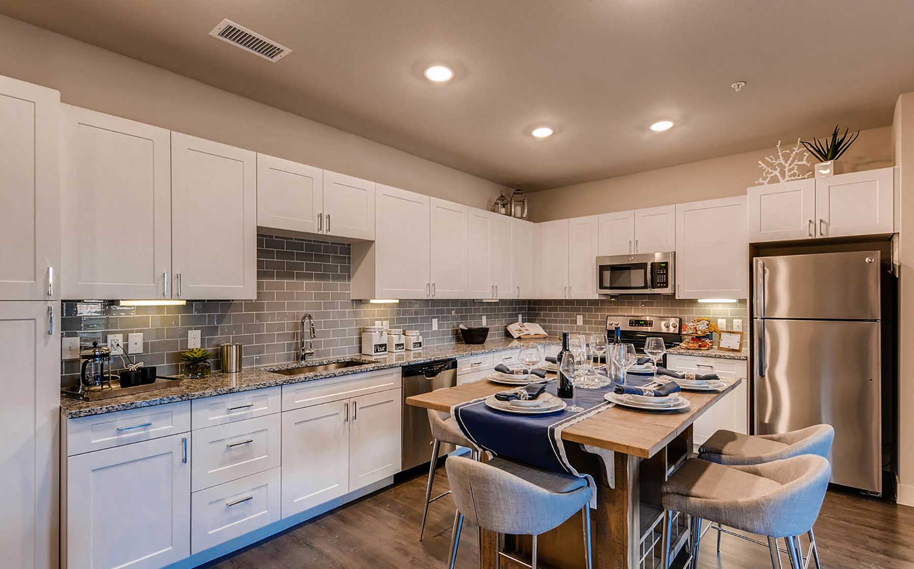 Littleton, CO Apartments | Avalon Red Rocks