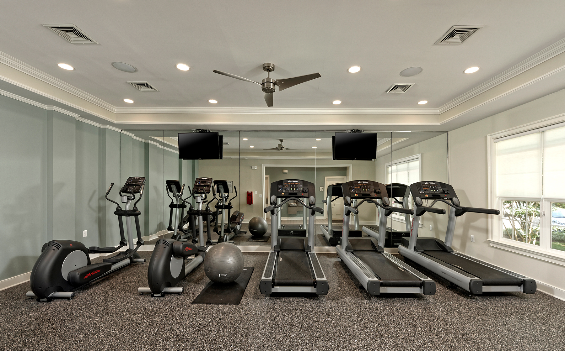 eaves Washingtonian Center | AvalonBay Communities