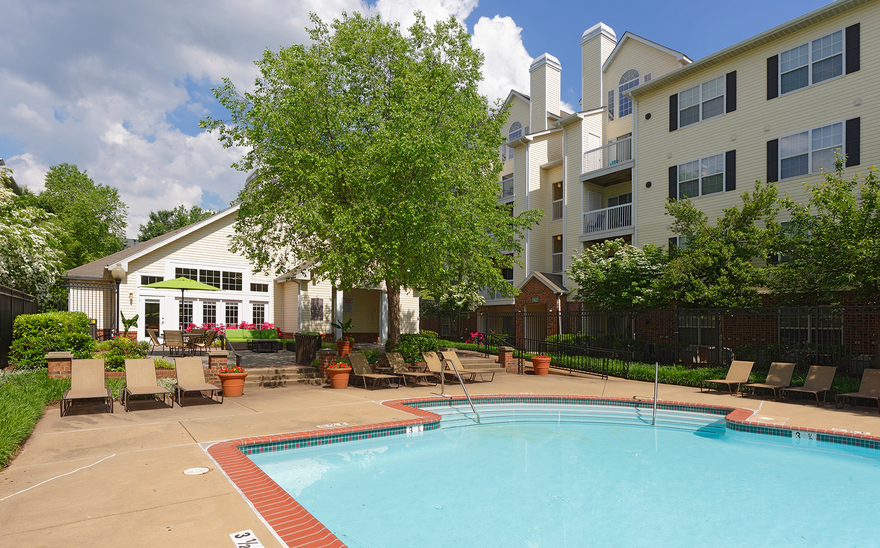 eaves Washingtonian Center | AvalonBay Communities